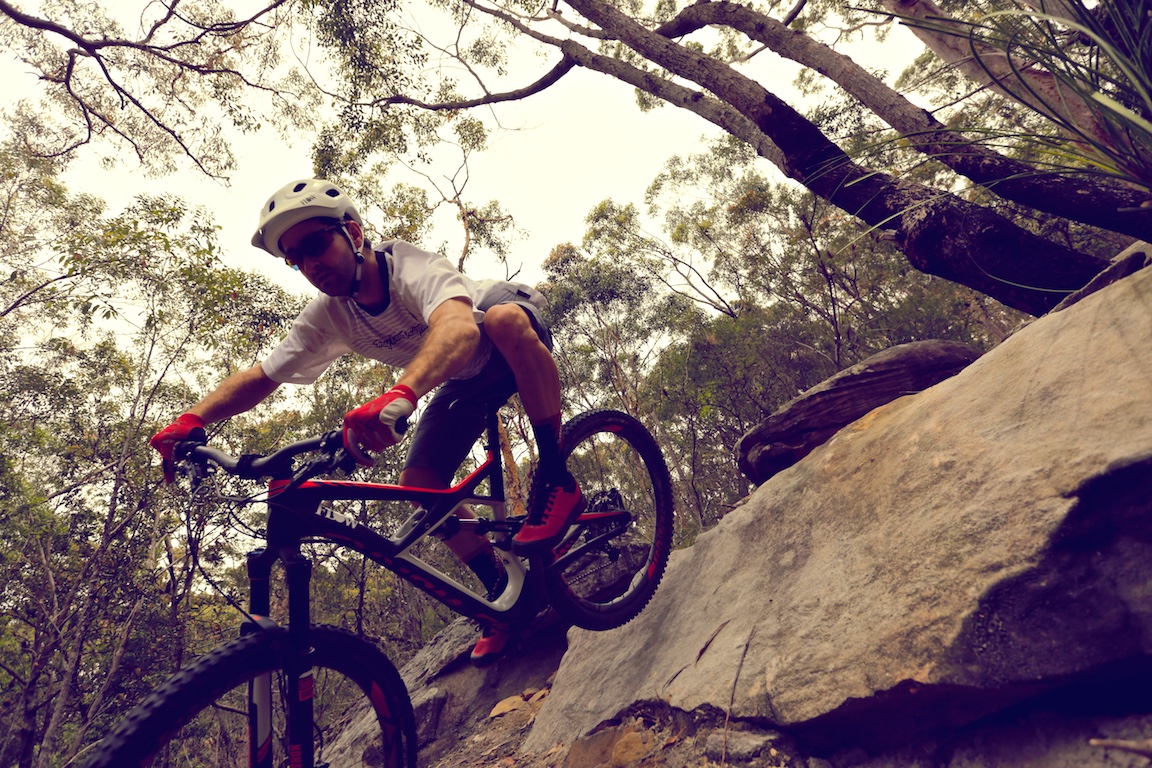 Tested: Specialized 2FO Clip Shoes, Flashy Red Foot Ferraris