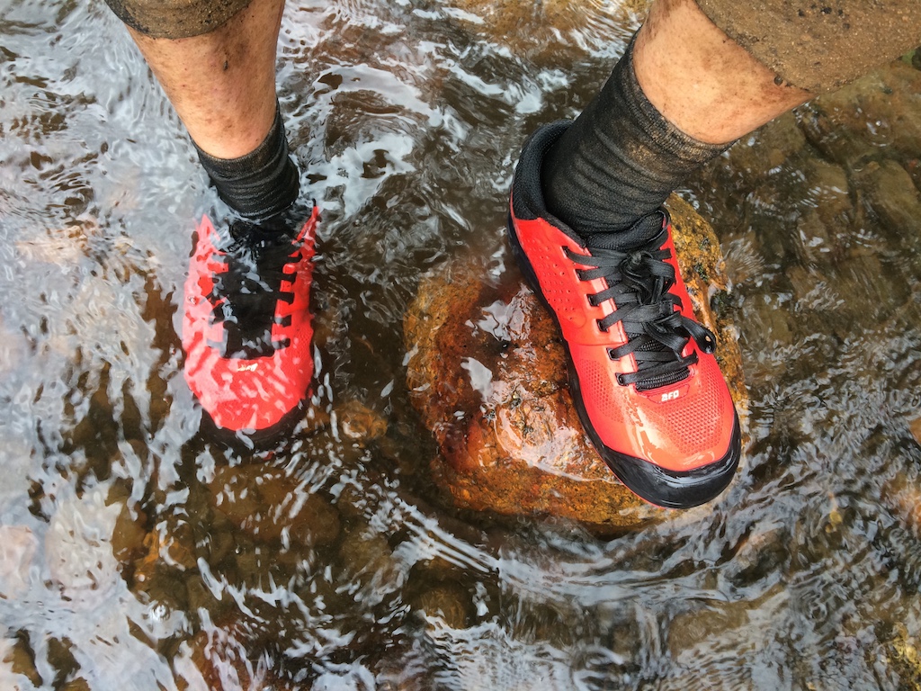 Tested: Specialized 2FO Clip Shoes, Flashy Red Foot Ferraris