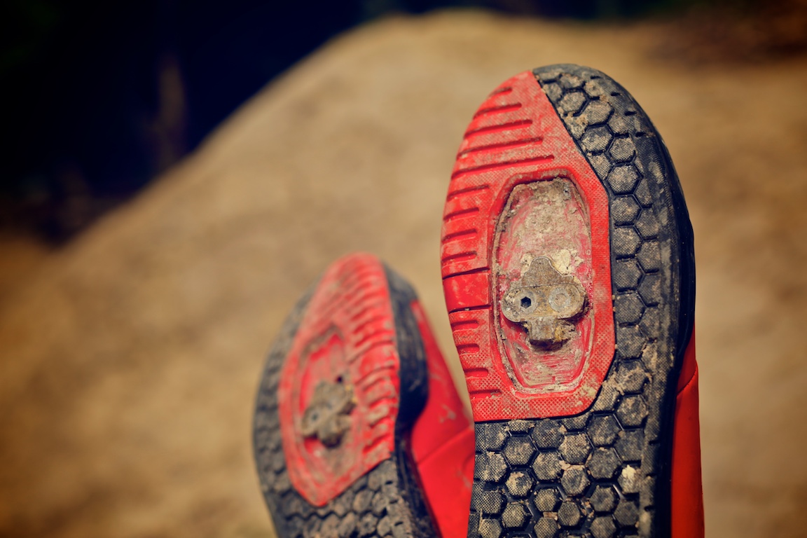 Tested: Specialized 2FO Clip Shoes, Flashy Red Foot Ferraris