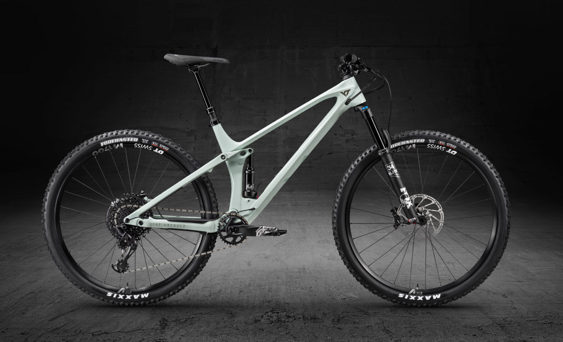 First Look | The new YT IZZO CF is YT's lightest full suspension bike ever