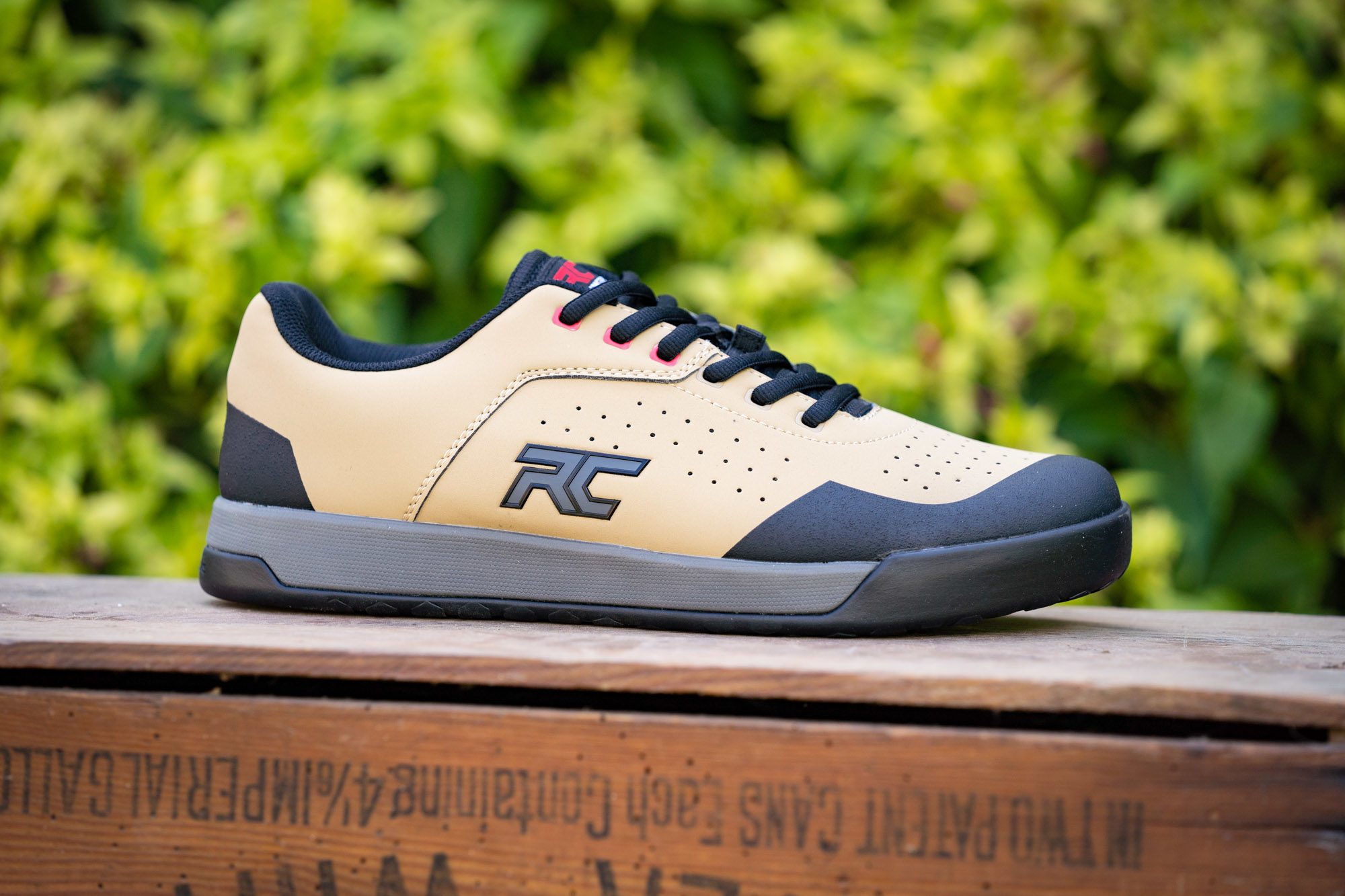 Flow's Fresh Produce | Sticky shoes, GX AXS & a limited edition frame