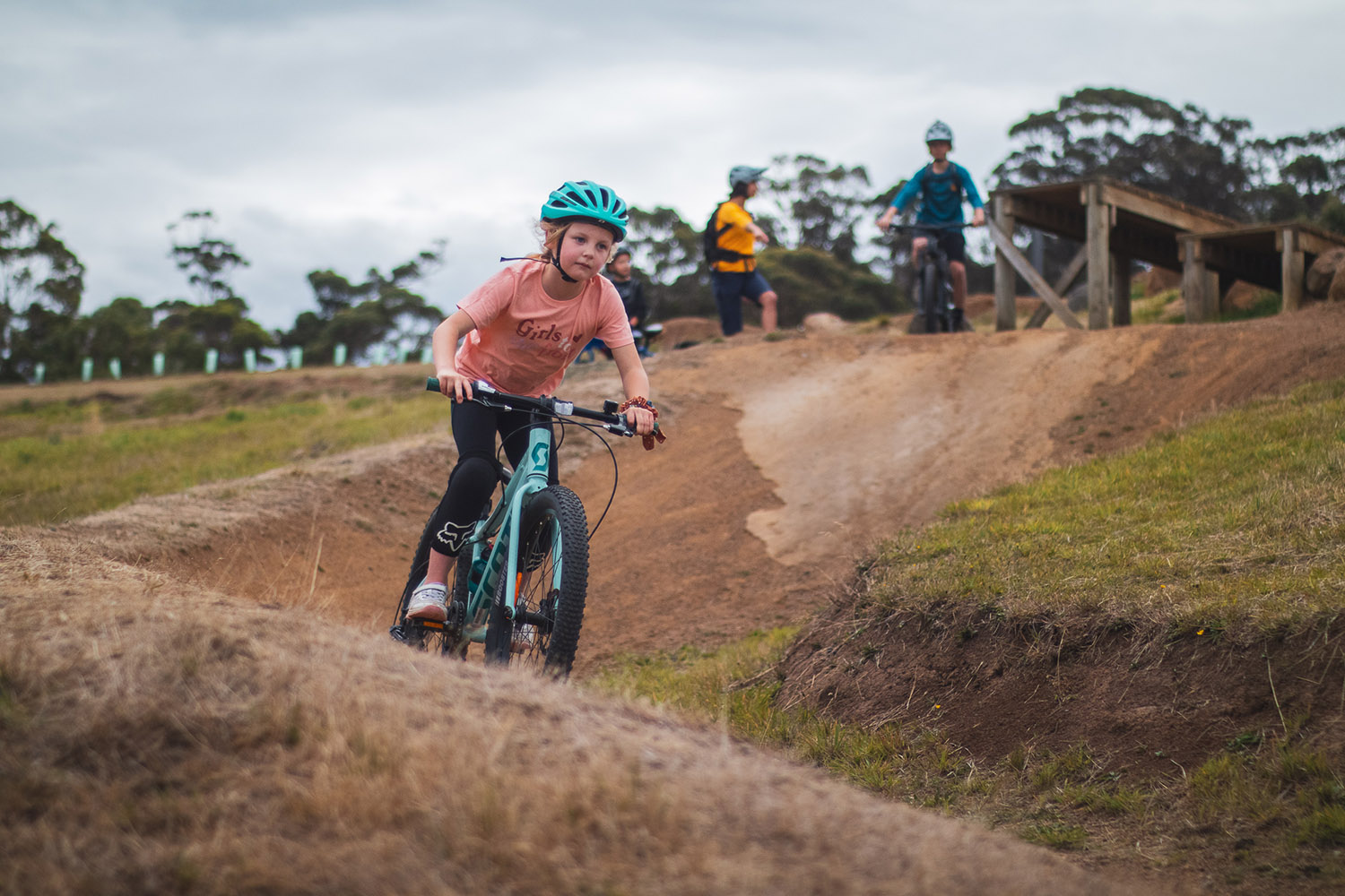 9 tips to give your kids more confidence on the trails