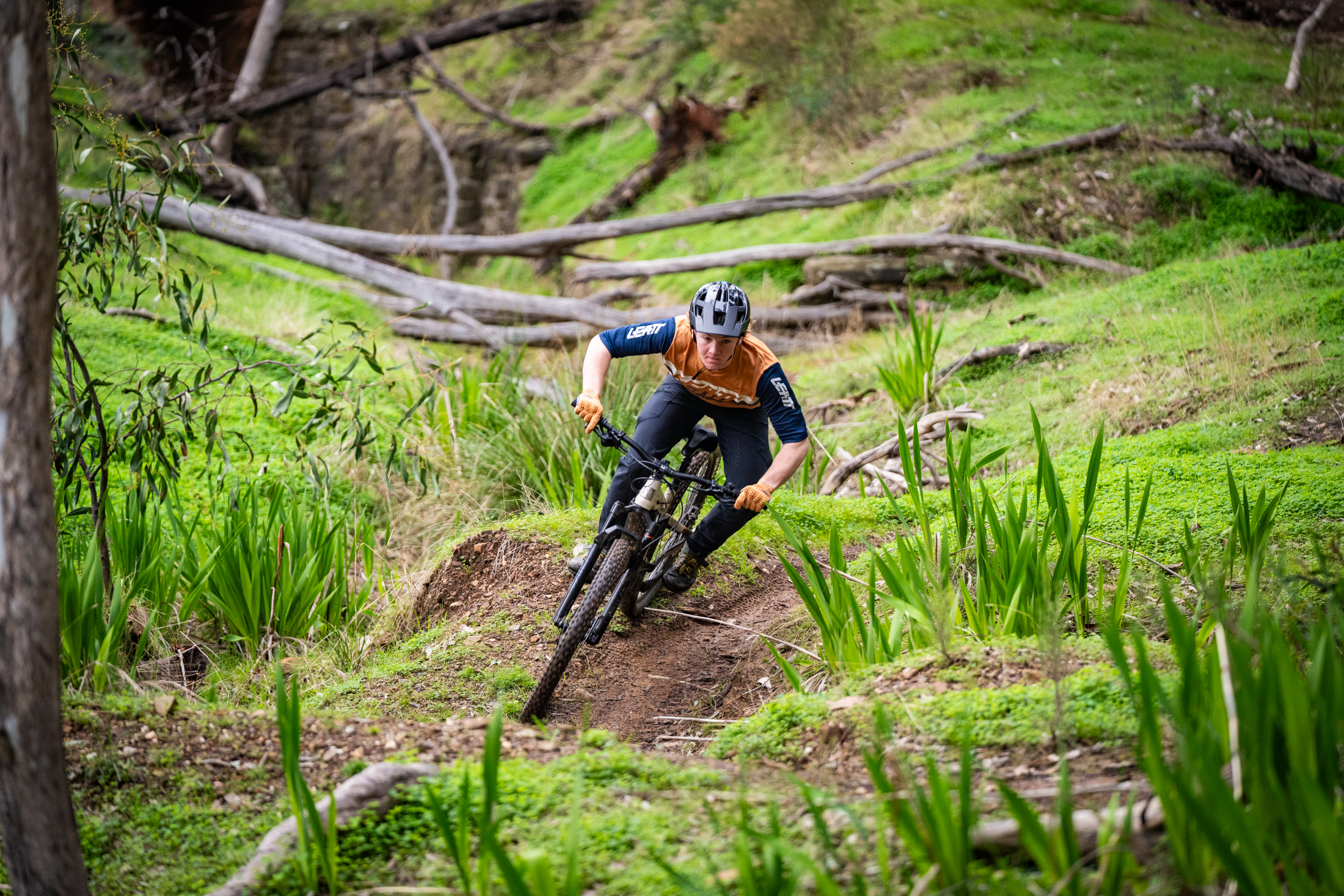 Fresh Produce | Leatt MTB Enduro 3.0 Riding Kit - Flow Mountain Bike