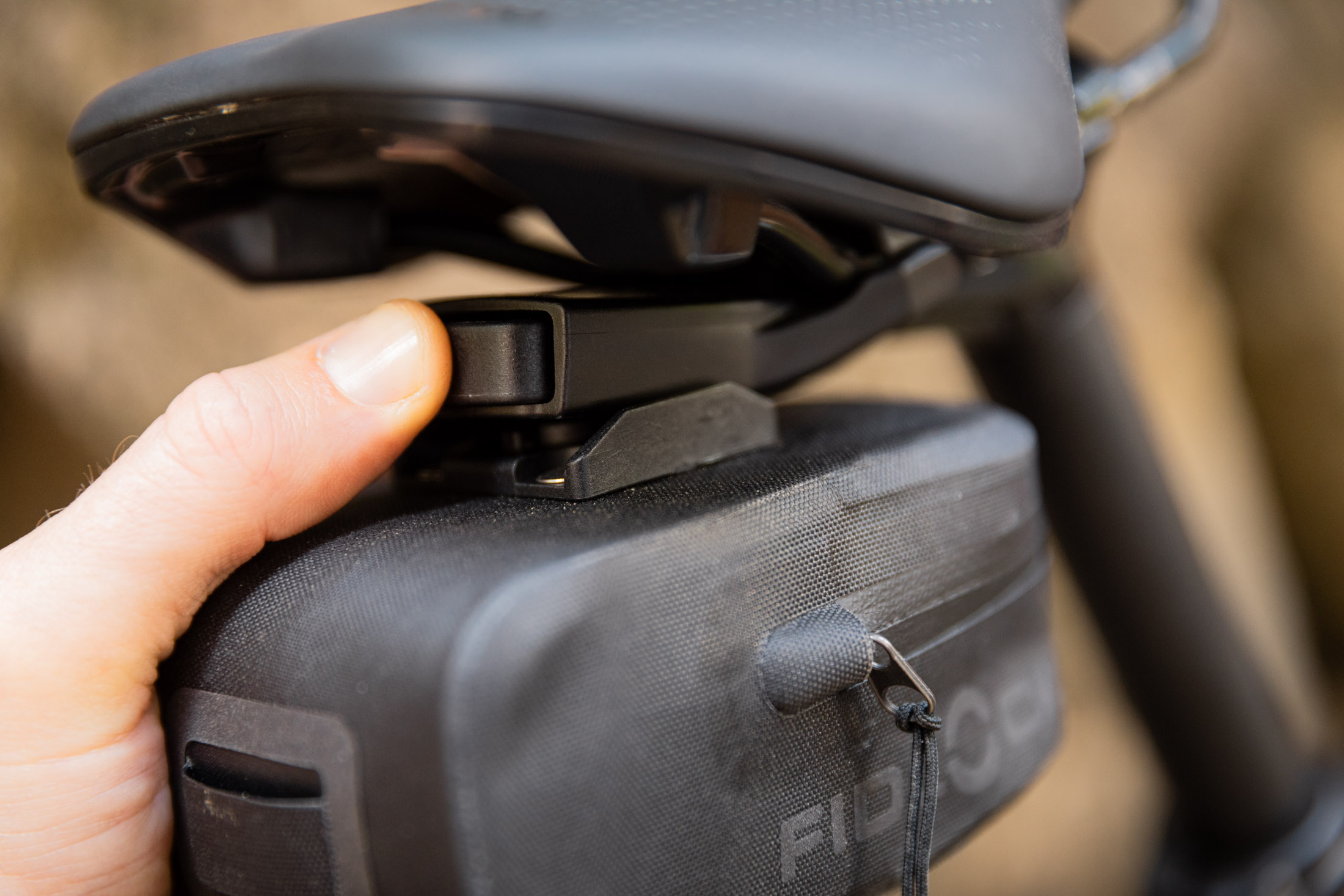 Review | Fidlock Push Saddle Bag 400 - Flow Mountain Bike