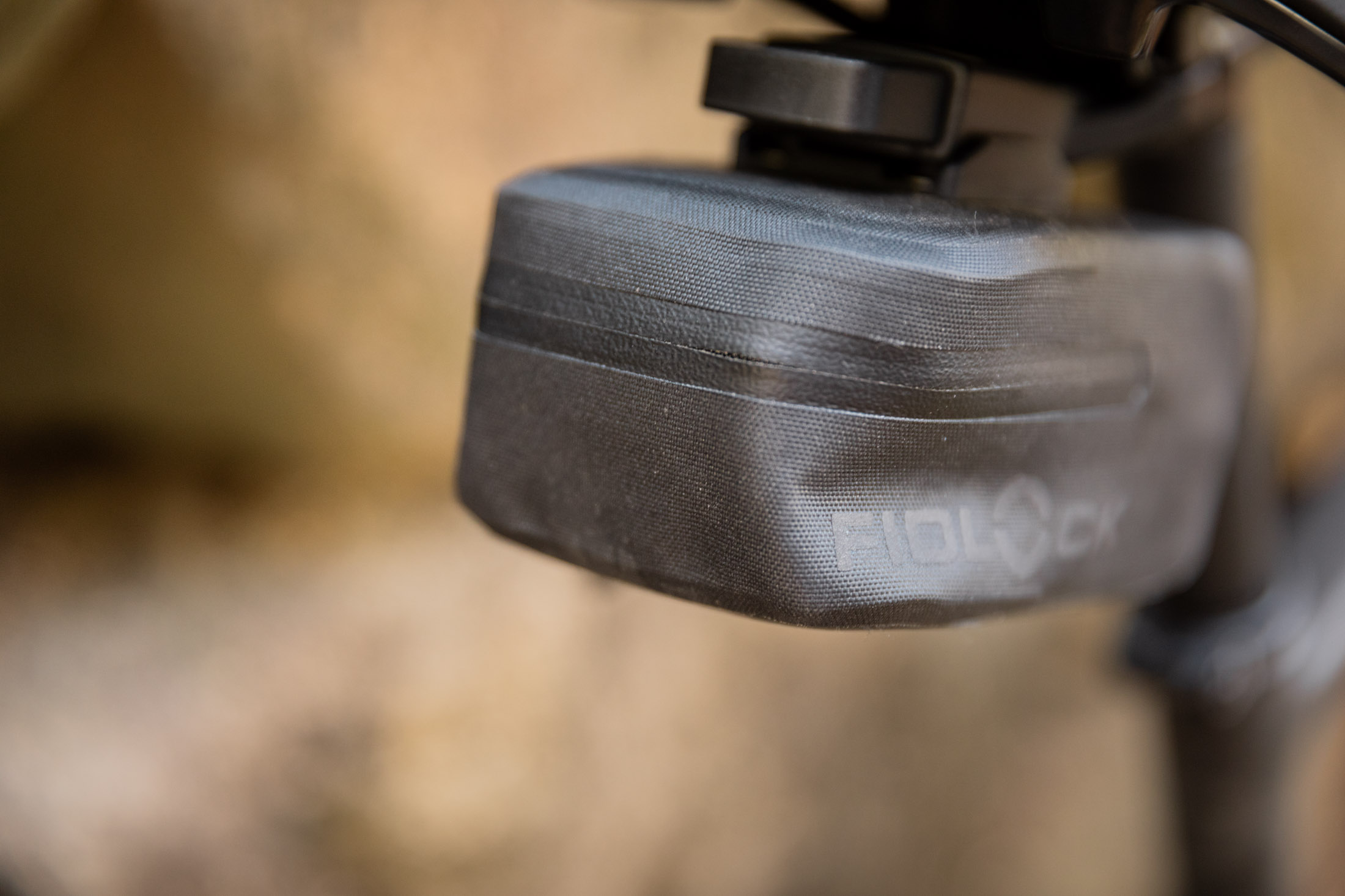 Review | Fidlock Push Saddle Bag 400 - Flow Mountain Bike
