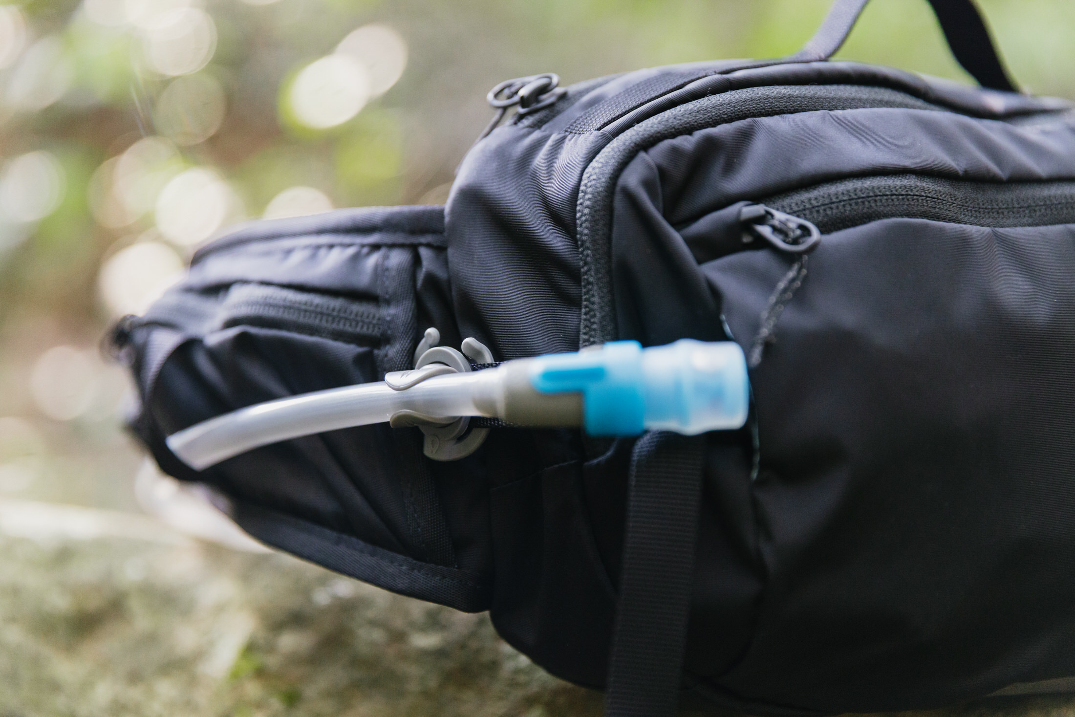 Review | The POC Hydro 4L hip pack that doubles as a bar bag - Flow ...