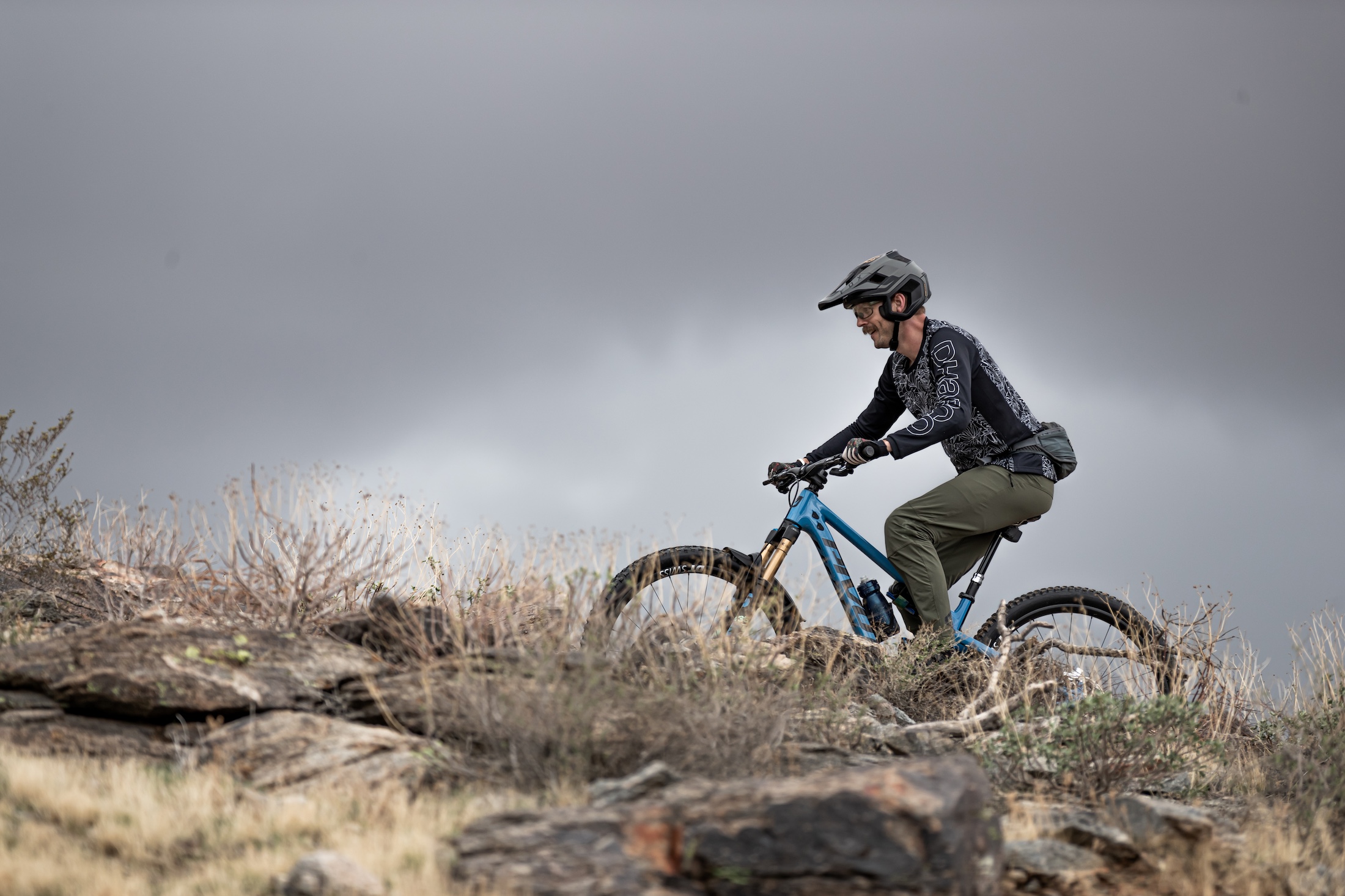 2024 Pivot Switchblade Review | Pivot's best trail bike yet?