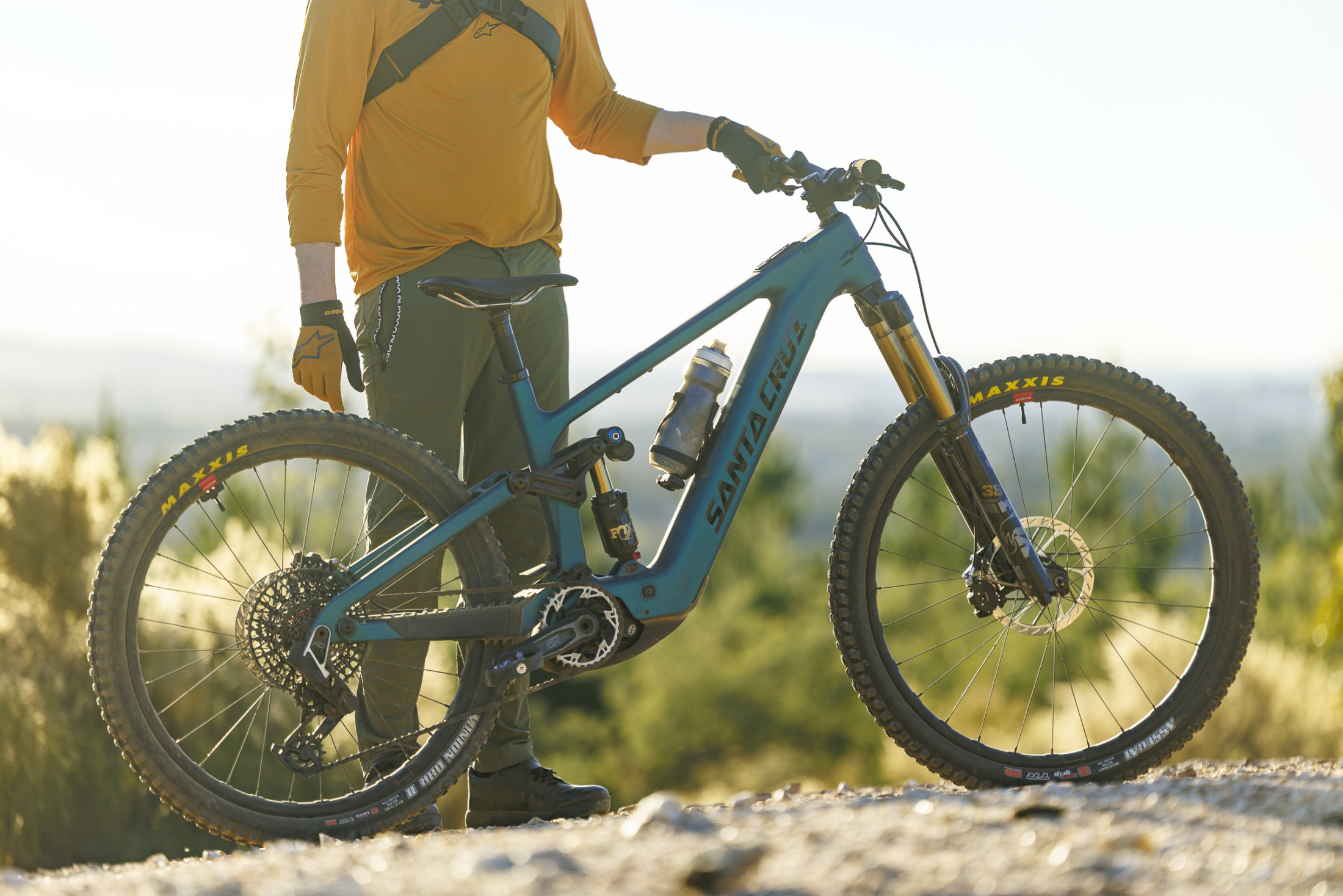 Santa Cruz Bullit Review | This big, beautiful brawler is locked ...