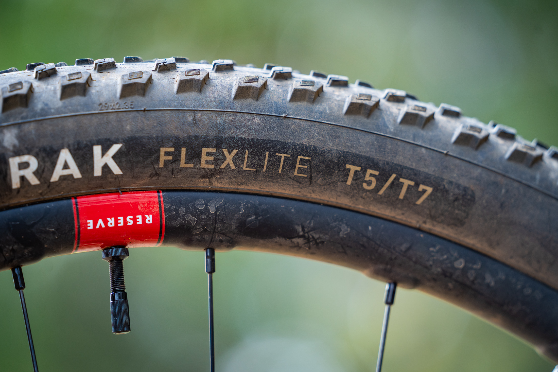 Review | Specialized Fast Trak & Air Trak Flex Lite T5/T7 Tyres - Flow ...